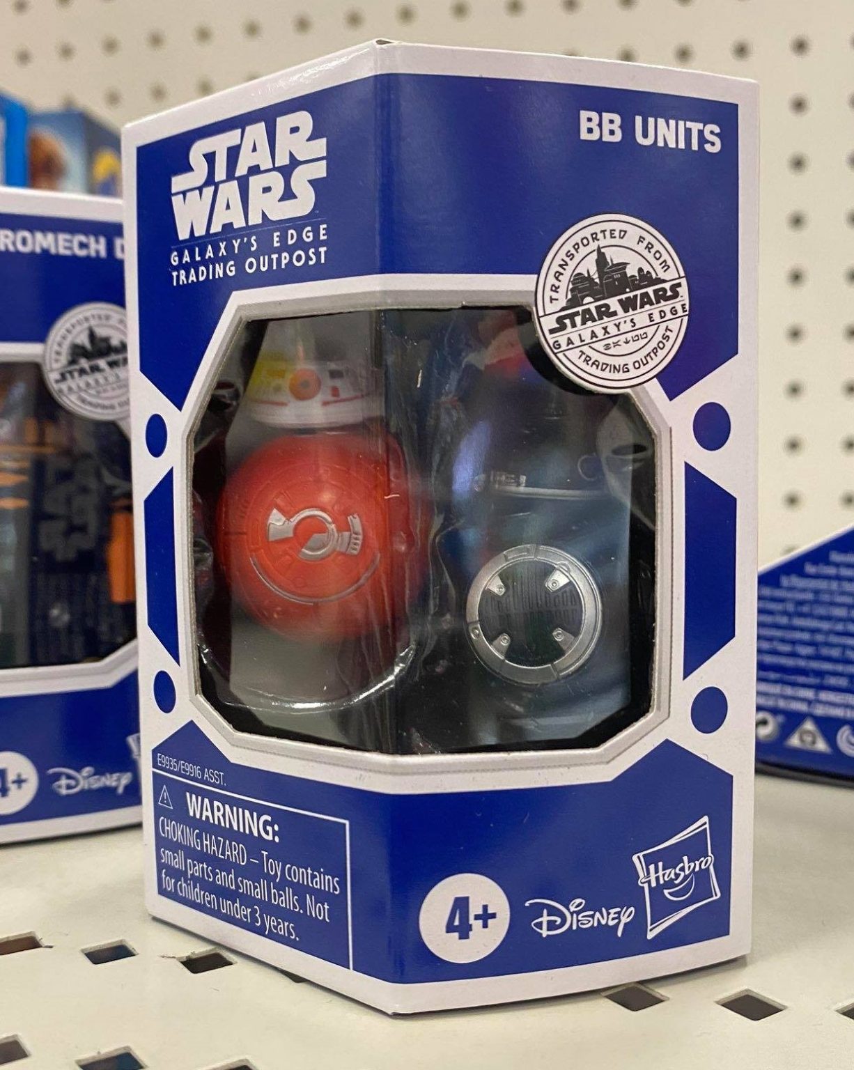 A Closer Look at The Target Exclusive Galaxy’s Edge Droid Depot ...