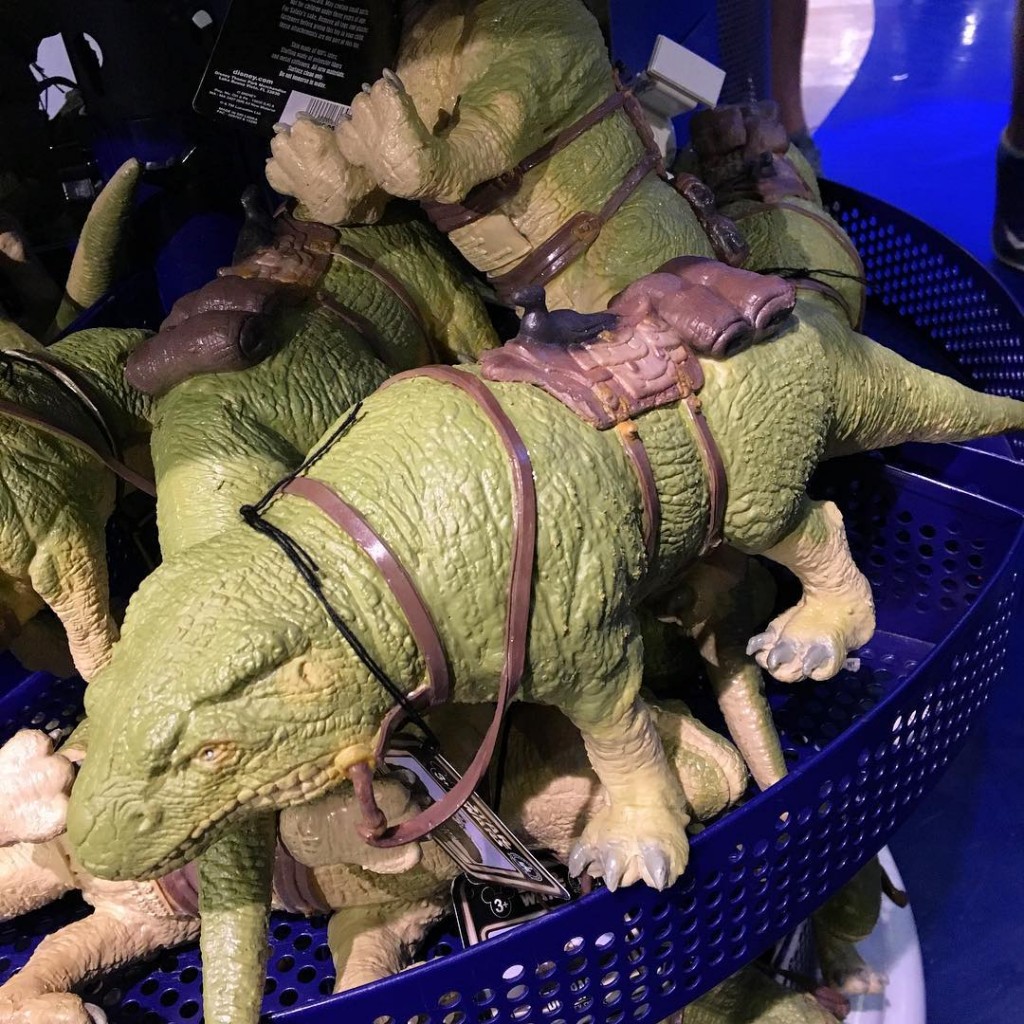 New Latex Dewback Found at Disney Parks | Yakface.com